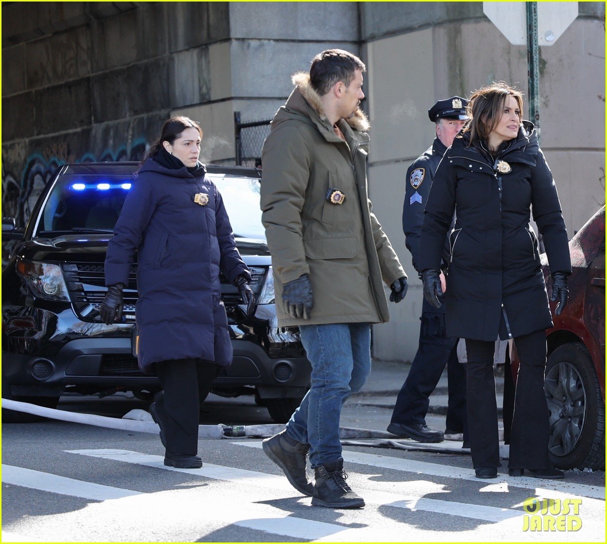 Kelli Giddish Returns to 'Law & Order: SVU' Set, Films Scenes with Mariska Hargitay: Photo ...