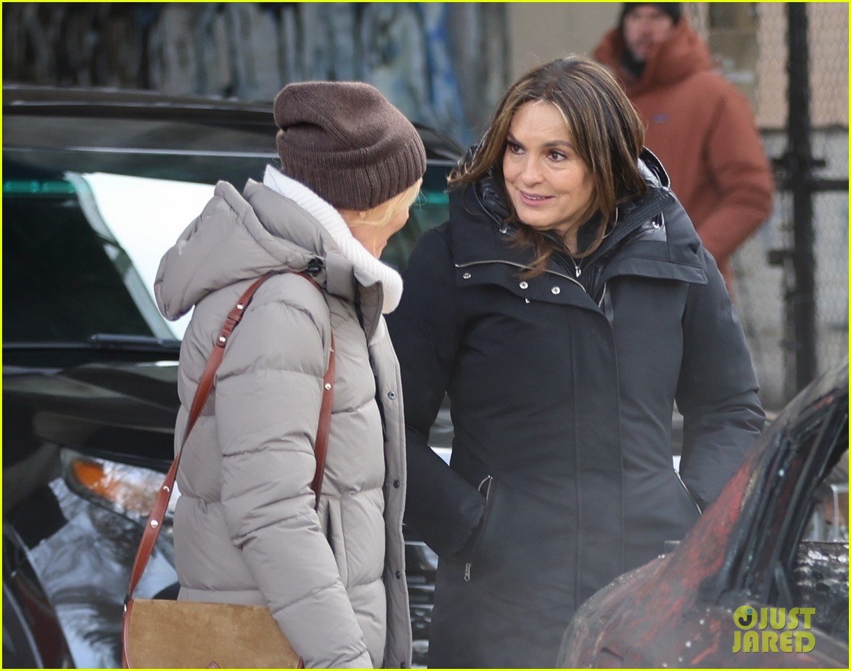 Kelli Giddish Returns to 'Law & Order: SVU' Set, Films Scenes with Mariska Hargitay: Photo ...