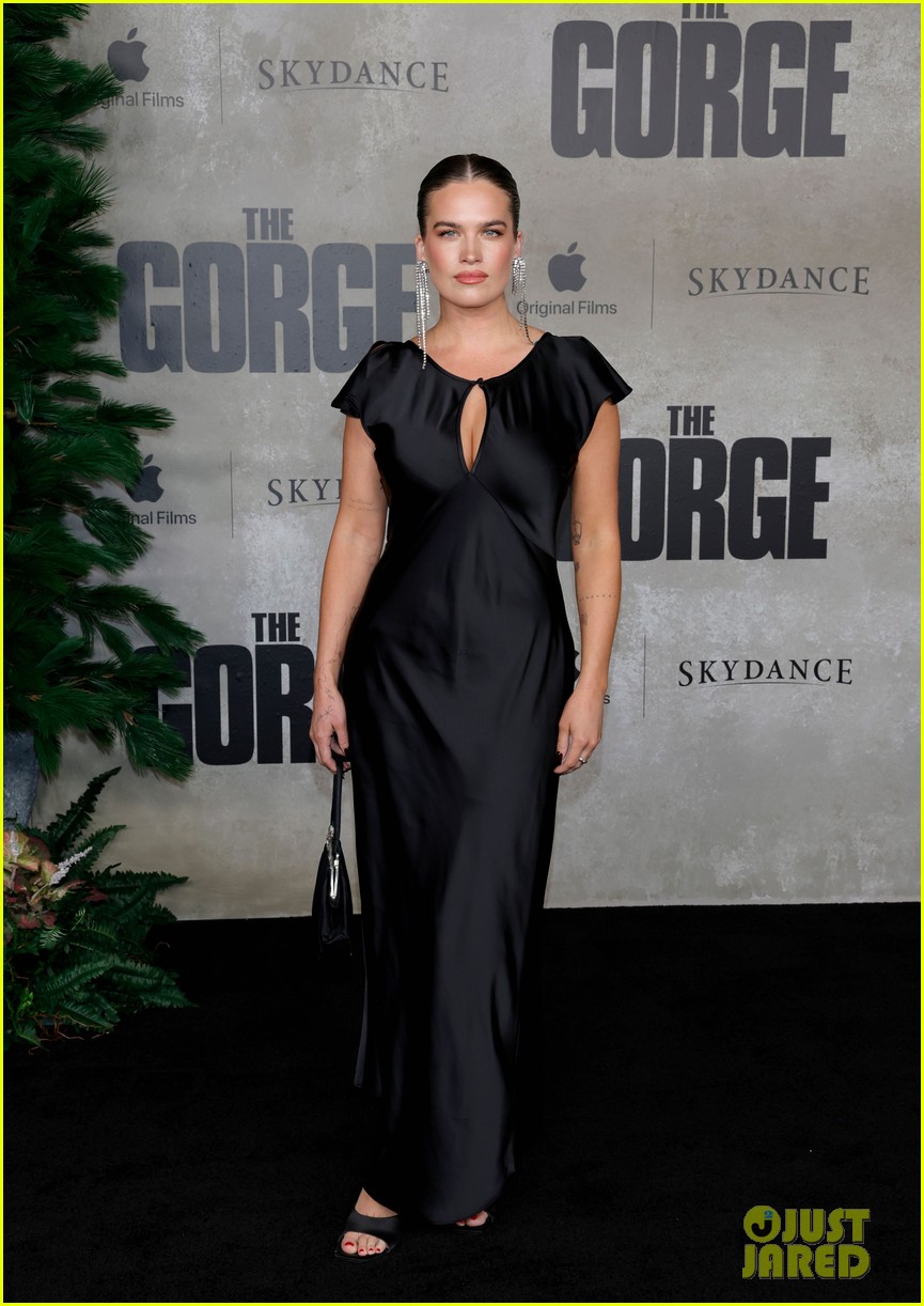 Anya Taylor Joy Strikes a Pose at 'The Gorge' Premiere With Costar Miles Teller & His Wife ...