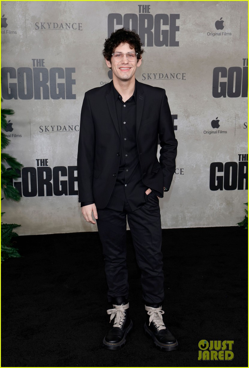 Anya Taylor Joy Strikes a Pose at 'The Gorge' Premiere With Costar Miles Teller & His Wife ...