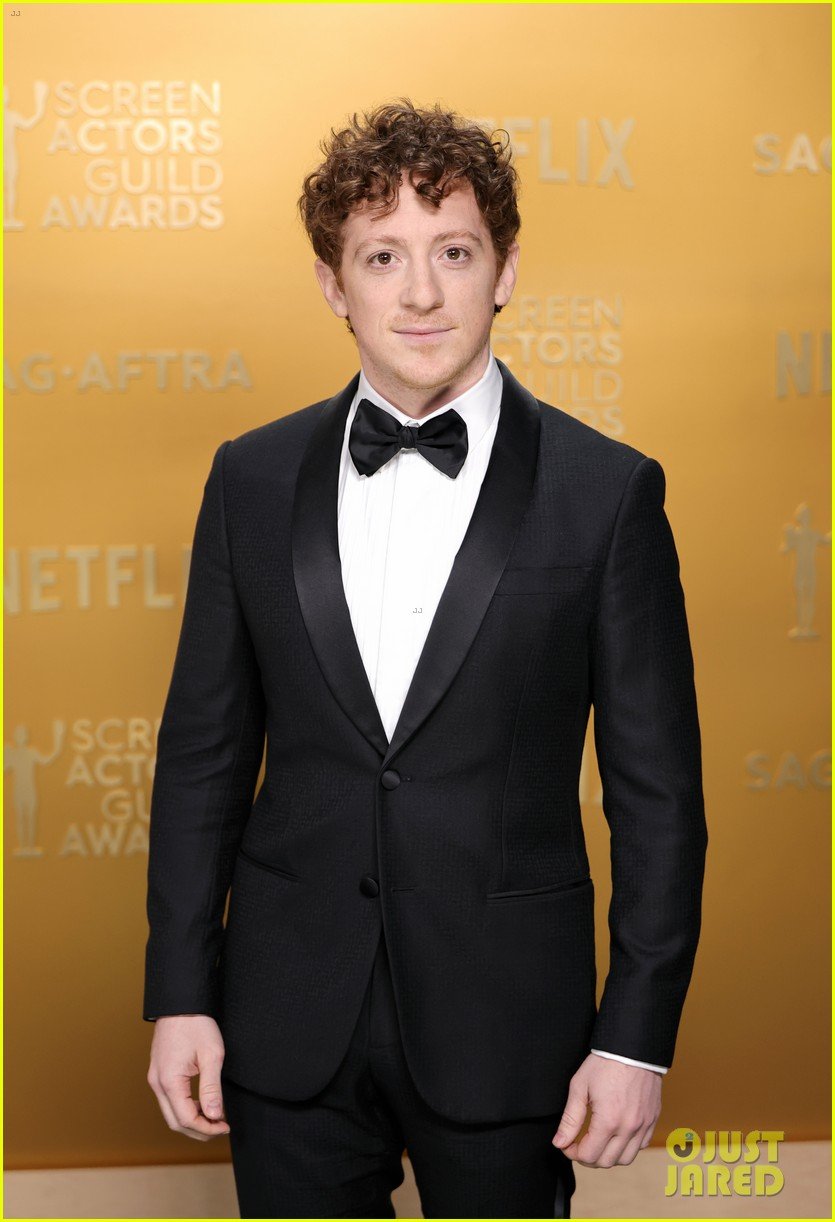 Ariana Grande & Boyfriend Ethan Slater Walk SAG Awards 2025 Red Carpet Separately: Photo 5128735 ...
