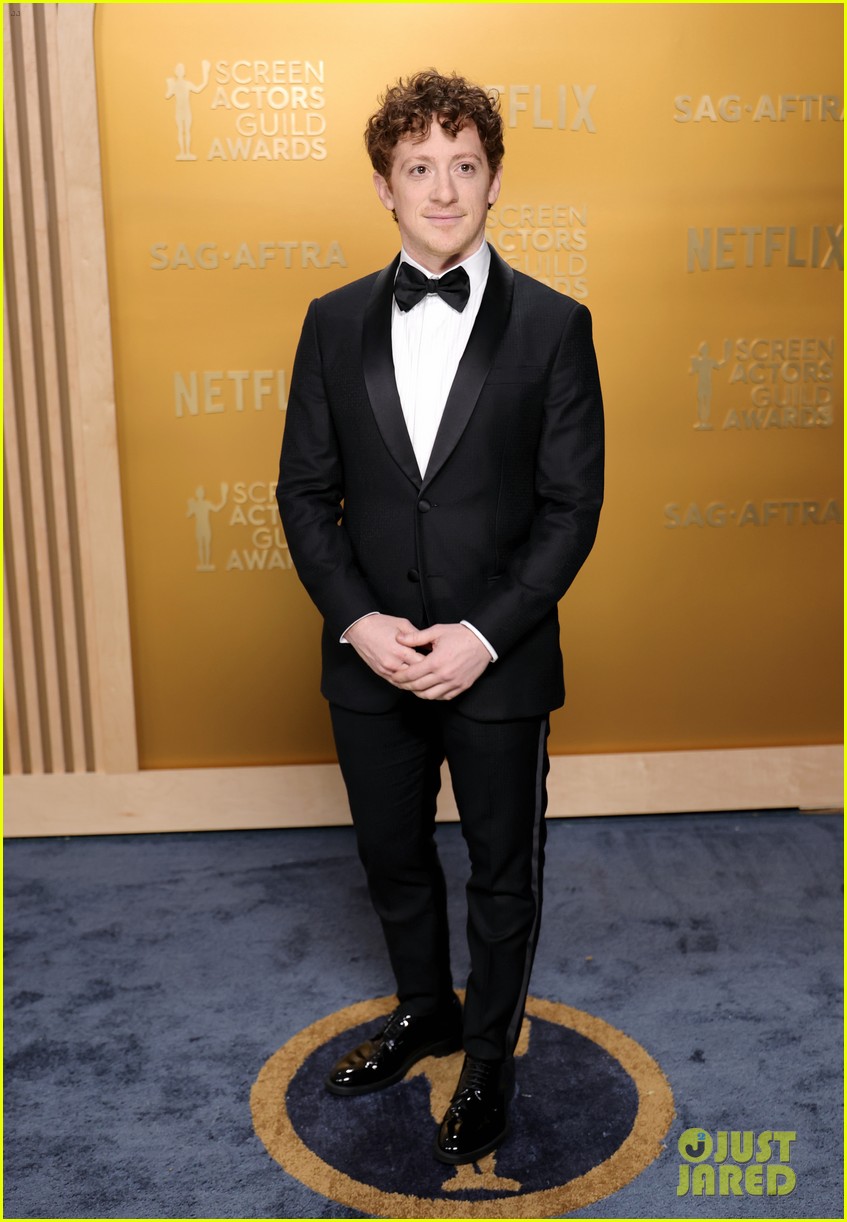 Ariana Grande & Boyfriend Ethan Slater Walk SAG Awards 2025 Red Carpet Separately: Photo 5128738 ...