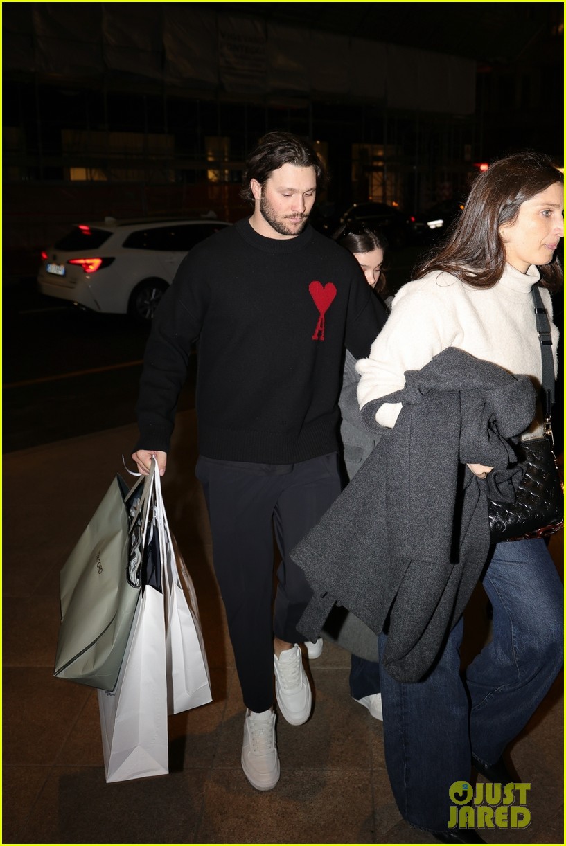 Hailee Steineld & Fiance Josh Allen Spotted Shopping in Milan During ...
