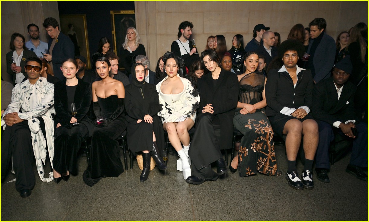 Photo: florence pugh harris reed show 014 | Photo 5127945 | Just Jared ...