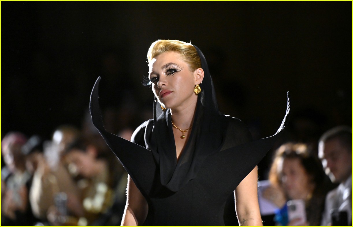 Photo: florence pugh harris reed show 015 | Photo 5127946 | Just Jared ...