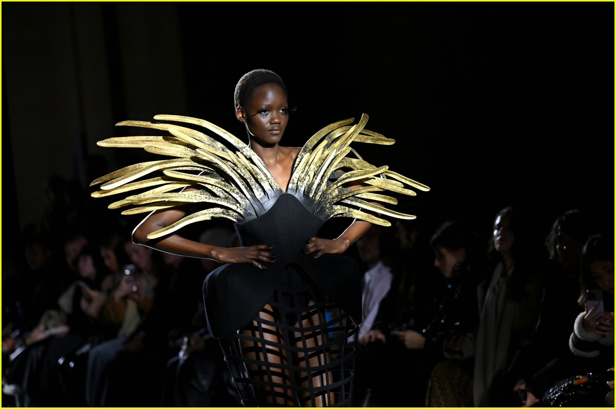 Photo: florence pugh harris reed show 022 | Photo 5127953 | Just Jared ...