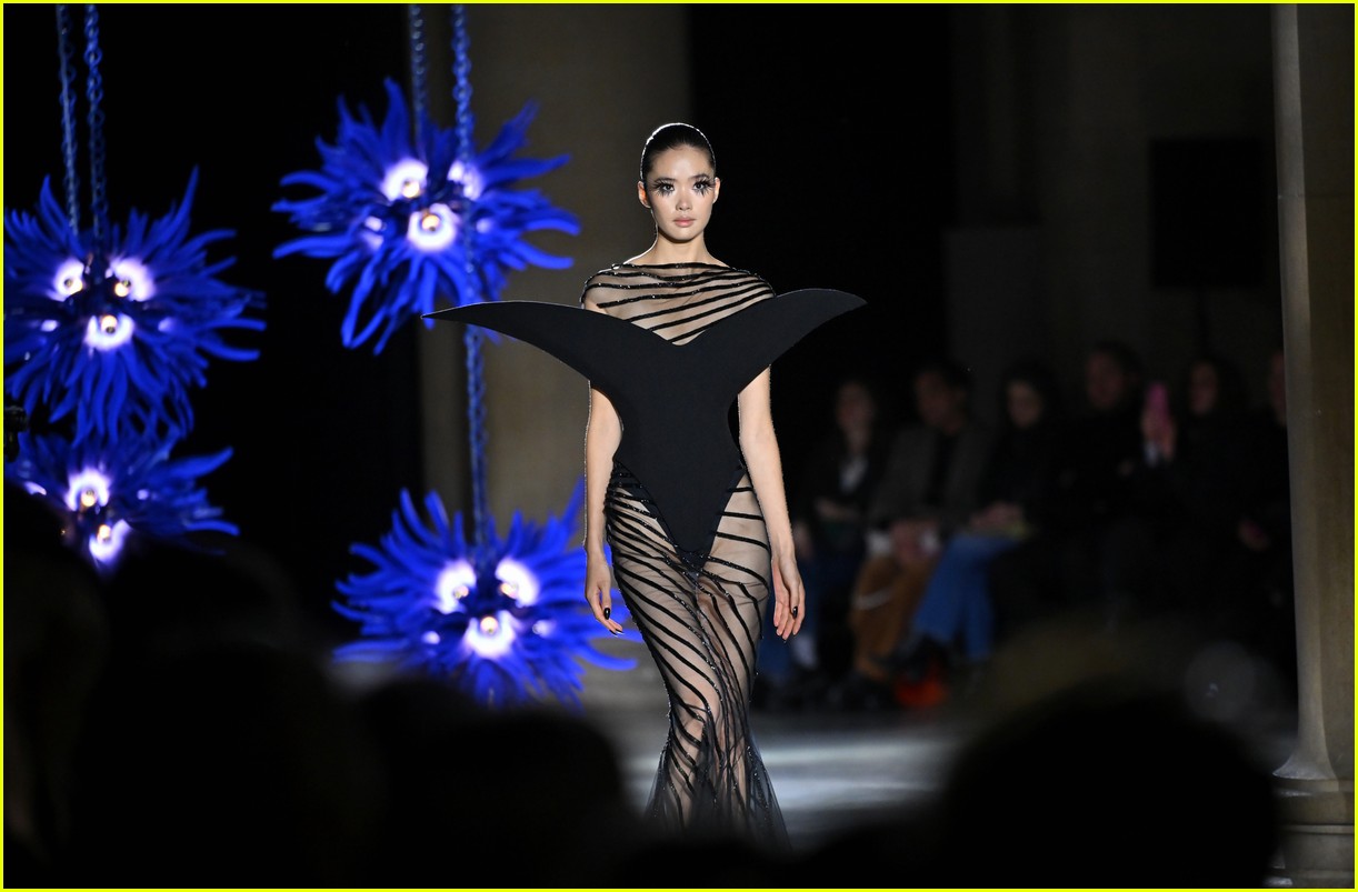 Photo: florence pugh harris reed show 024 | Photo 5127955 | Just Jared ...