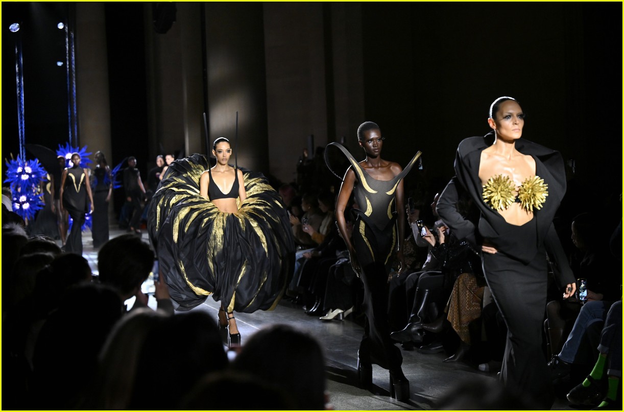 Photo: florence pugh harris reed show 031 | Photo 5127962 | Just Jared ...