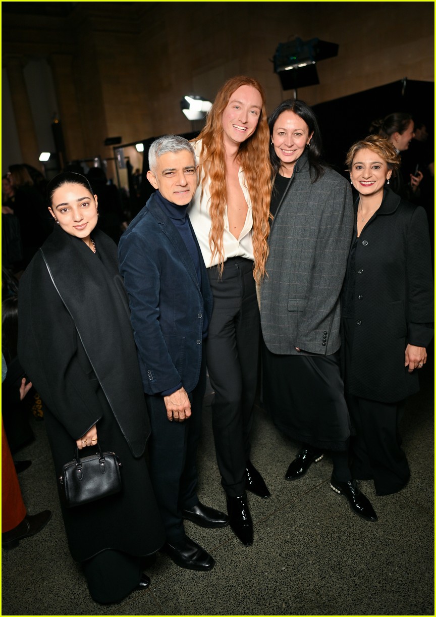 Photo: florence pugh harris reed show 041 | Photo 5127972 | Just Jared ...