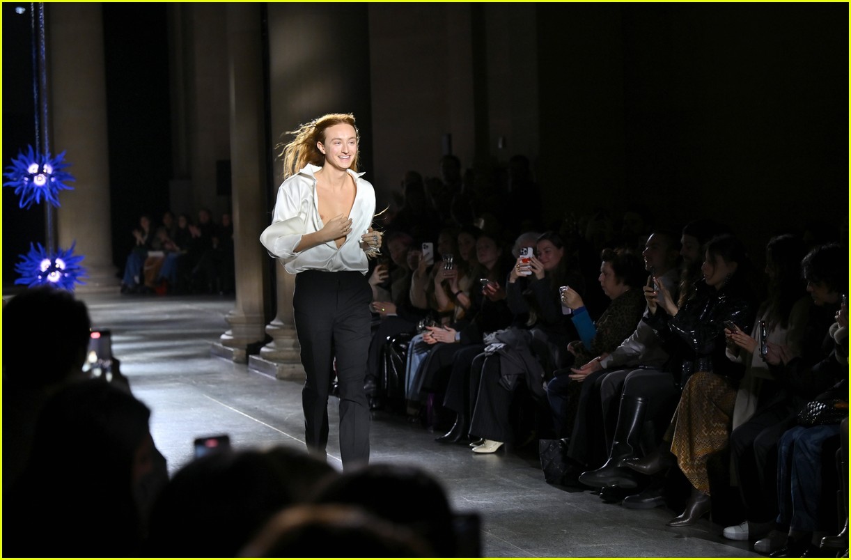 Photo: florence pugh harris reed show 058 | Photo 5127989 | Just Jared ...