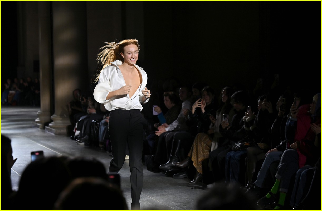 Photo: florence pugh harris reed show 059 | Photo 5127990 | Just Jared ...