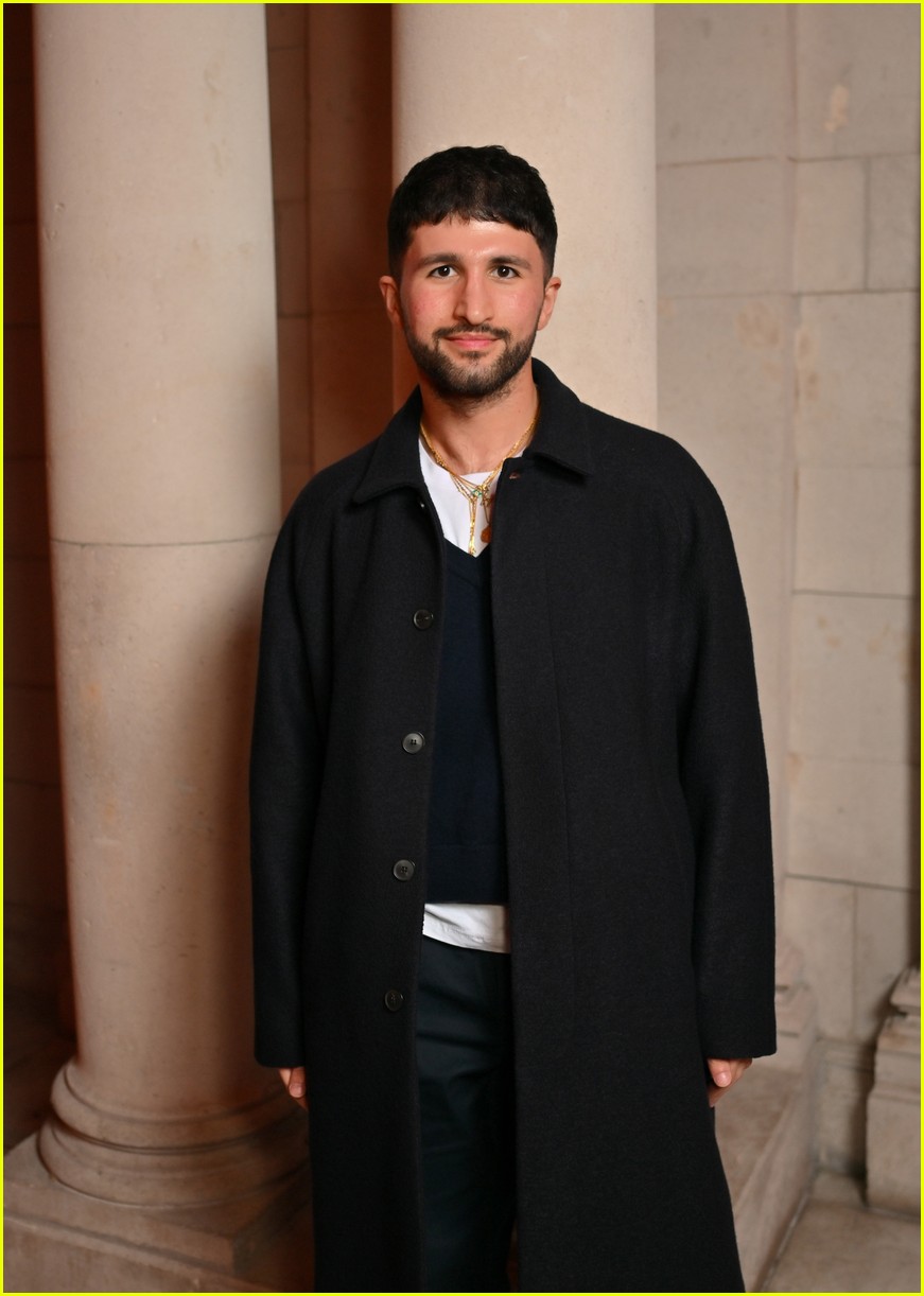 Photo: florence pugh harris reed show 064 | Photo 5127995 | Just Jared ...