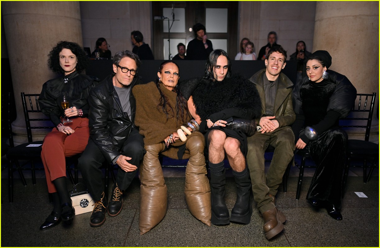 Photo: florence pugh harris reed show 075 | Photo 5128006 | Just Jared ...