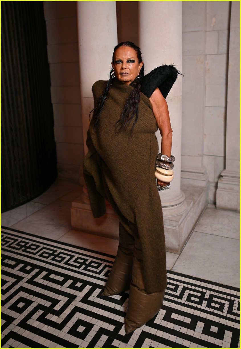 Photo: florence pugh harris reed show 077 | Photo 5128008 | Just Jared ...