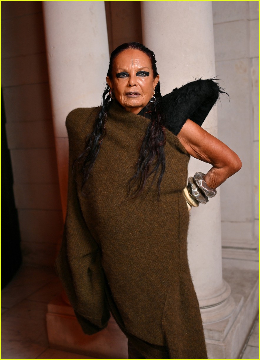 Photo: florence pugh harris reed show 078 | Photo 5128009 | Just Jared ...