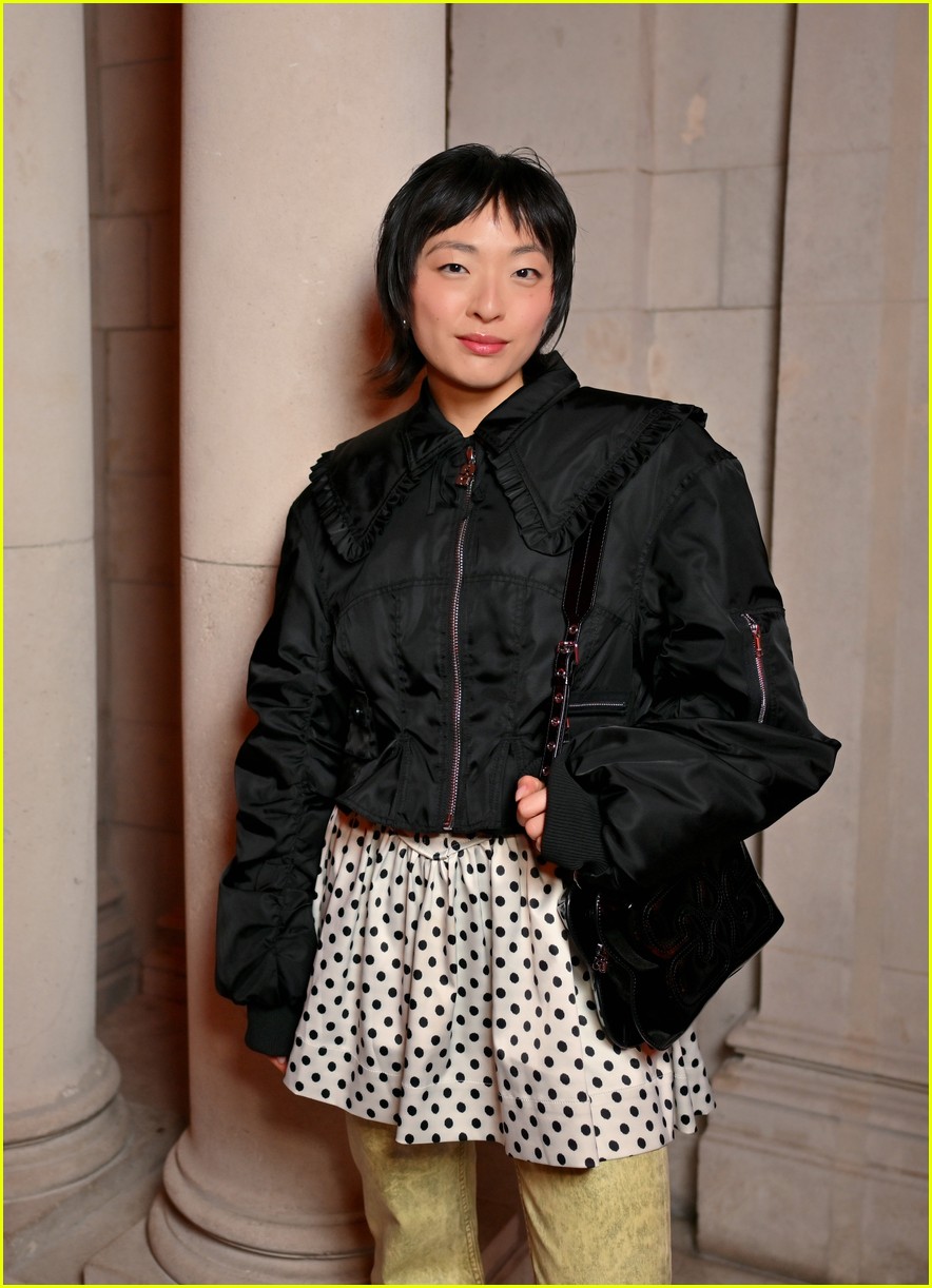 Photo: florence pugh harris reed show 081 | Photo 5128012 | Just Jared ...