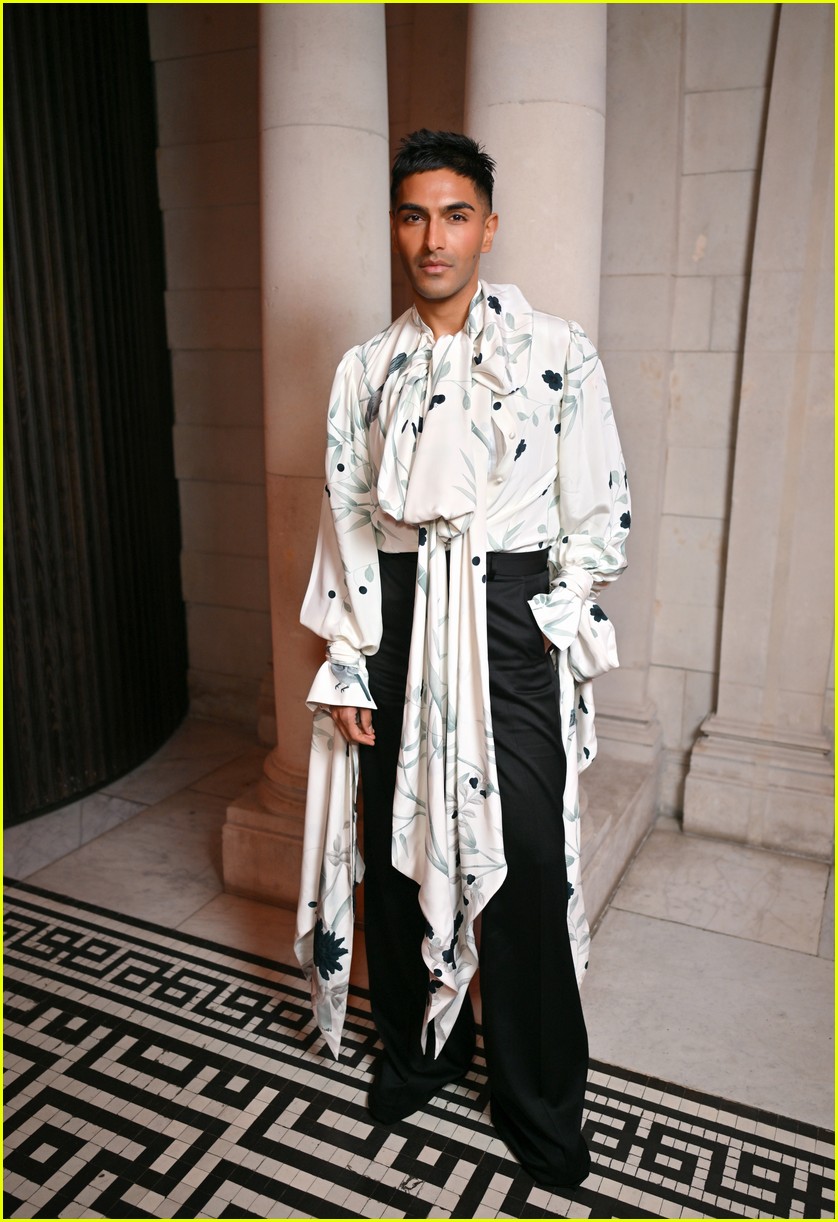 Photo: florence pugh harris reed show 084 | Photo 5128015 | Just Jared ...