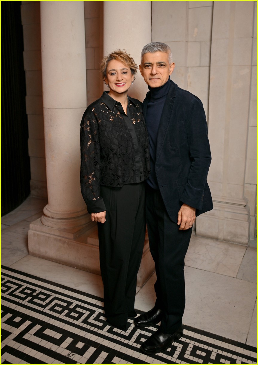 Photo: florence pugh harris reed show 085 | Photo 5128016 | Just Jared ...