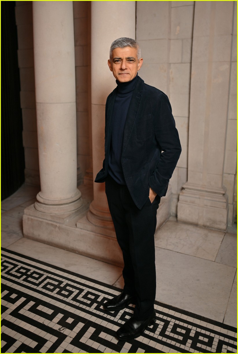 Photo: florence pugh harris reed show 089 | Photo 5128020 | Just Jared ...