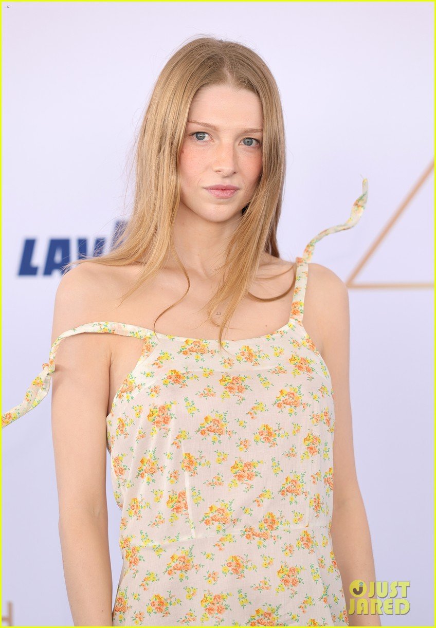 Hunter Schafer Presents Spirit Award to Fellow Trans Actress Nava Mau: Photo 5128410 | Photos ...
