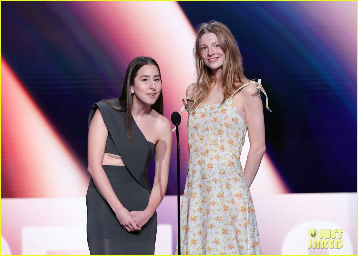 Hunter Schafer Presents Spirit Award to Fellow Trans Actress Nava Mau ...