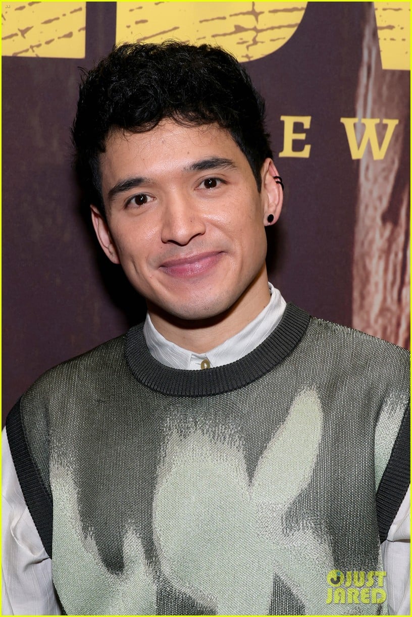 Idina Menzel Makes Long-Awaited Return to Broadway in 'Redwood,' an Original Musical She Helped ...