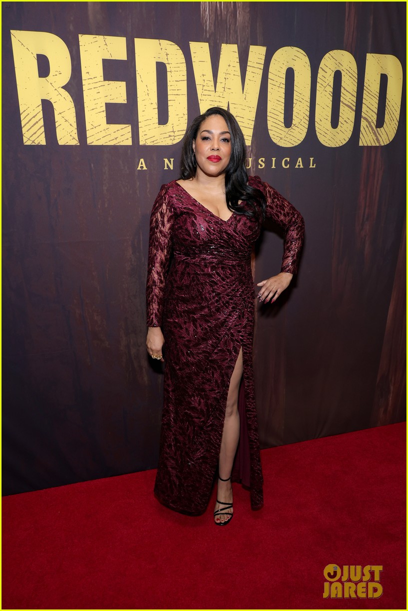 Idina Menzel Makes Long-Awaited Return to Broadway in 'Redwood,' an Original Musical She Helped ...