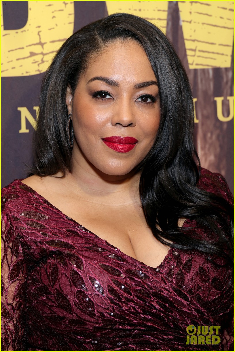 Idina Menzel Makes Long-Awaited Return to Broadway in 'Redwood,' an Original Musical She Helped ...