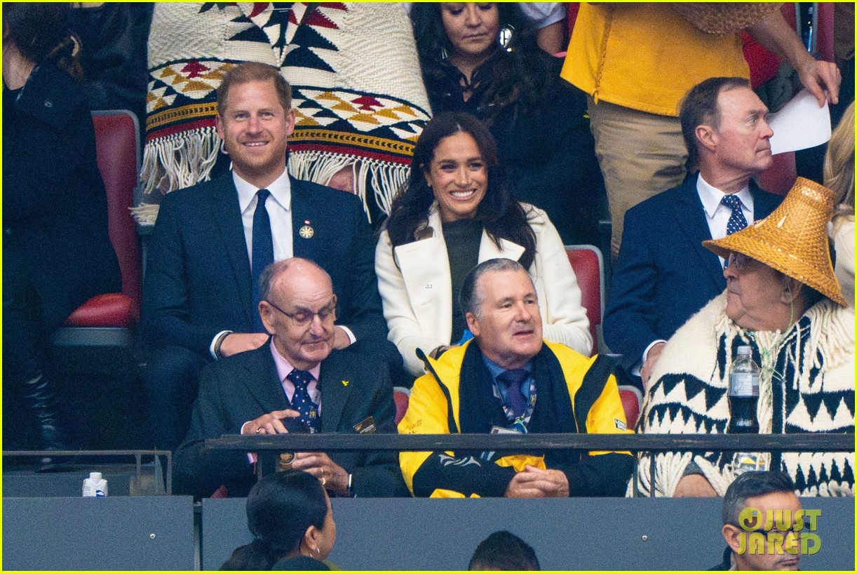 Prince Harry & Meghan Markle Watch Performances From Katy Perry & More ...