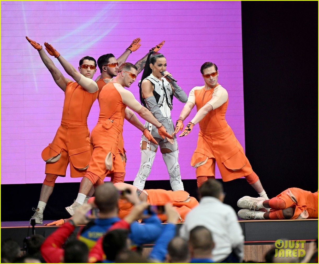 Prince Harry & Meghan Markle Watch Performances From Katy Perry & More ...