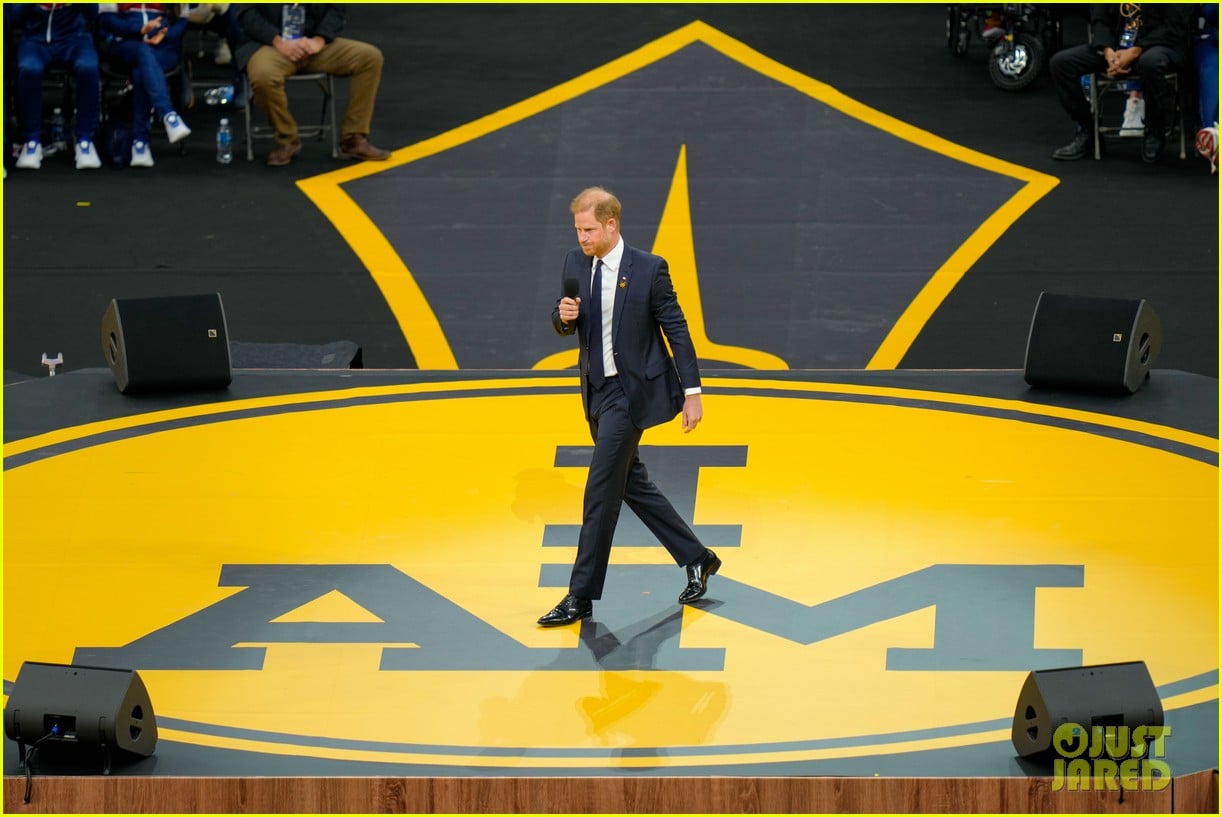 Prince Harry & Meghan Markle Watch Performances From Katy Perry & More ...