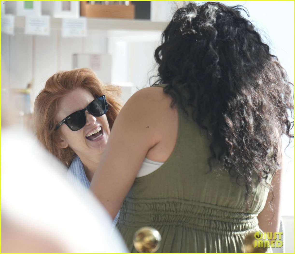 Isla Fisher & Michelle Buteau Take Coffee Break on 'Spa Weekend' Set in ...