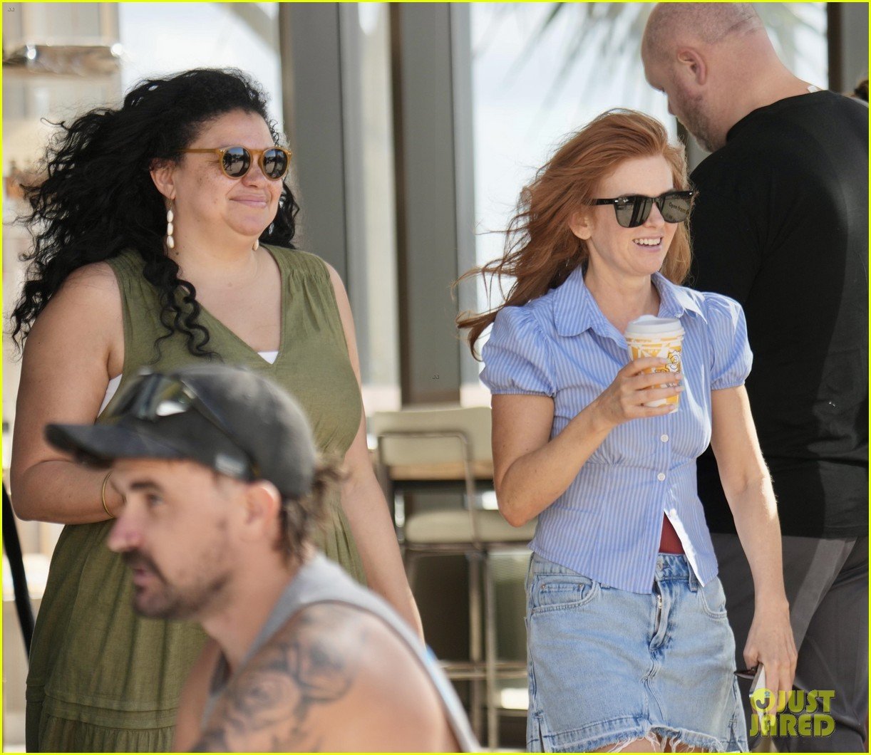 Isla Fisher & Michelle Buteau Take Coffee Break on 'Spa Weekend' Set in ...