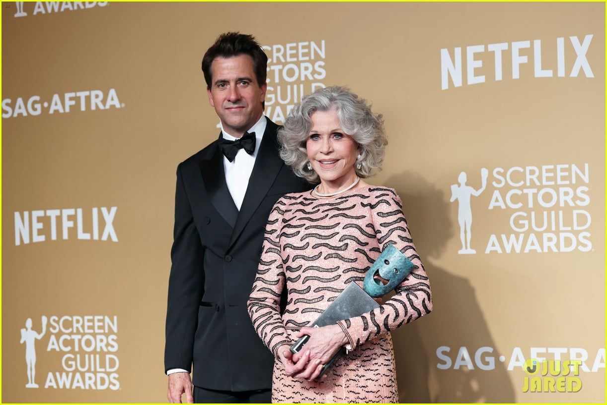 Jane Fonda Makes Rare Appearance with Son Troy Garity at SAG Awards ...