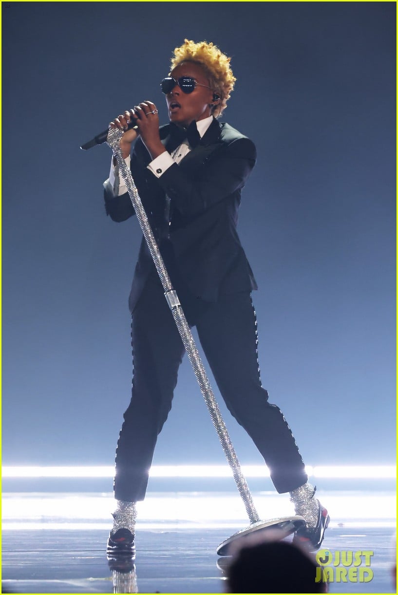 Janelle Monae Emulates Michael Jackson During Quincy Jones Tribute at ...