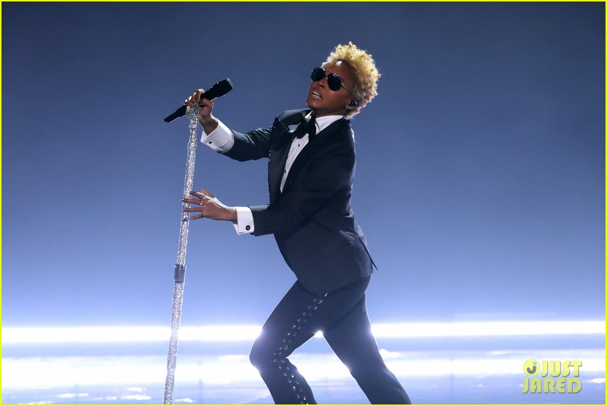 Janelle Monae Emulates Michael Jackson During Quincy Jones Tribute at ...