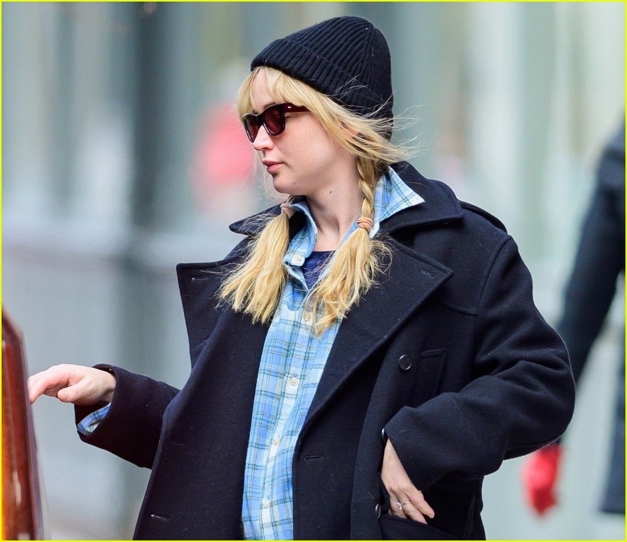 Jennifer Lawrence Steps Out in Chilly New York City While Awaiting the ...