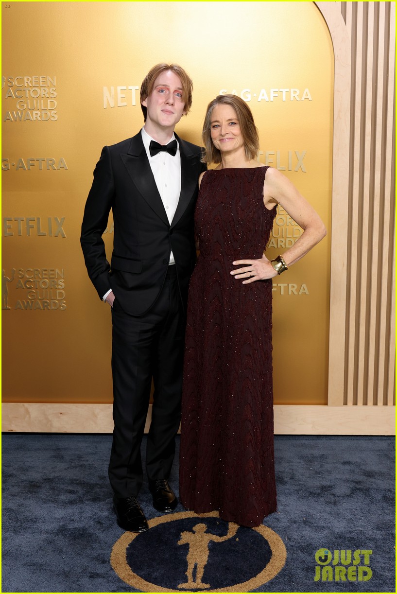 Jodie Foster Brings Son Charlie as Her Date to SAG Awards 2025: Photo ...
