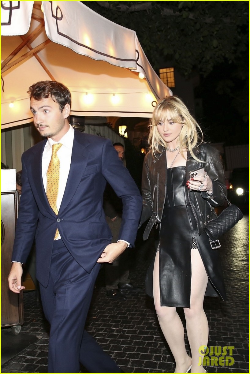 Kathryn Newton & Brandon Thomas Lee Link Arms During Friendly Night Out ...