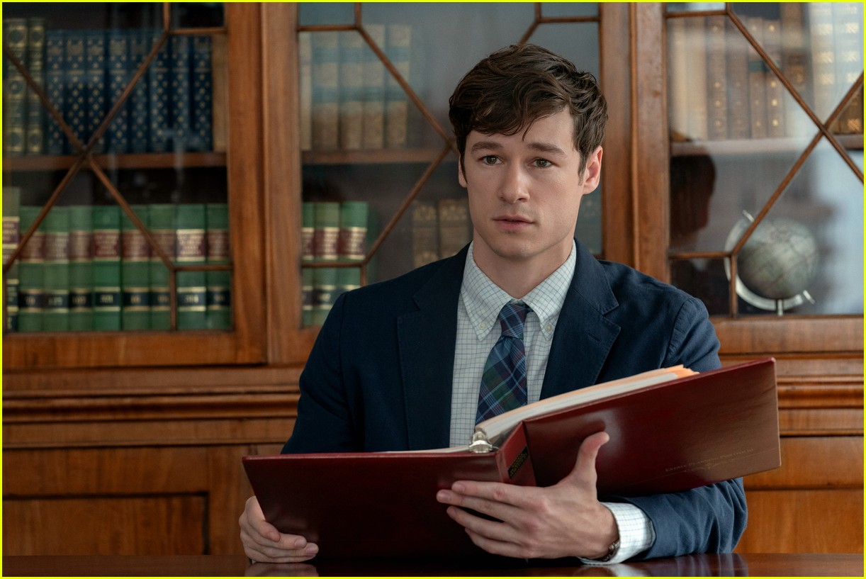 'The Life List': Sofia Carson Stars in Netflix Movie - Watch the ...