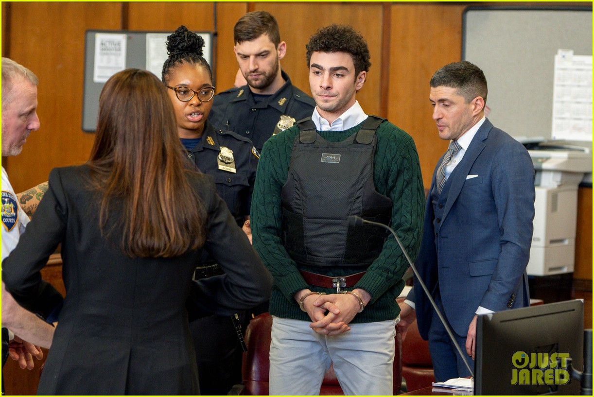 Luigi Mangione Wears Bulletproof Vest for Court Appearance as Lawyer Complains About Actors ...