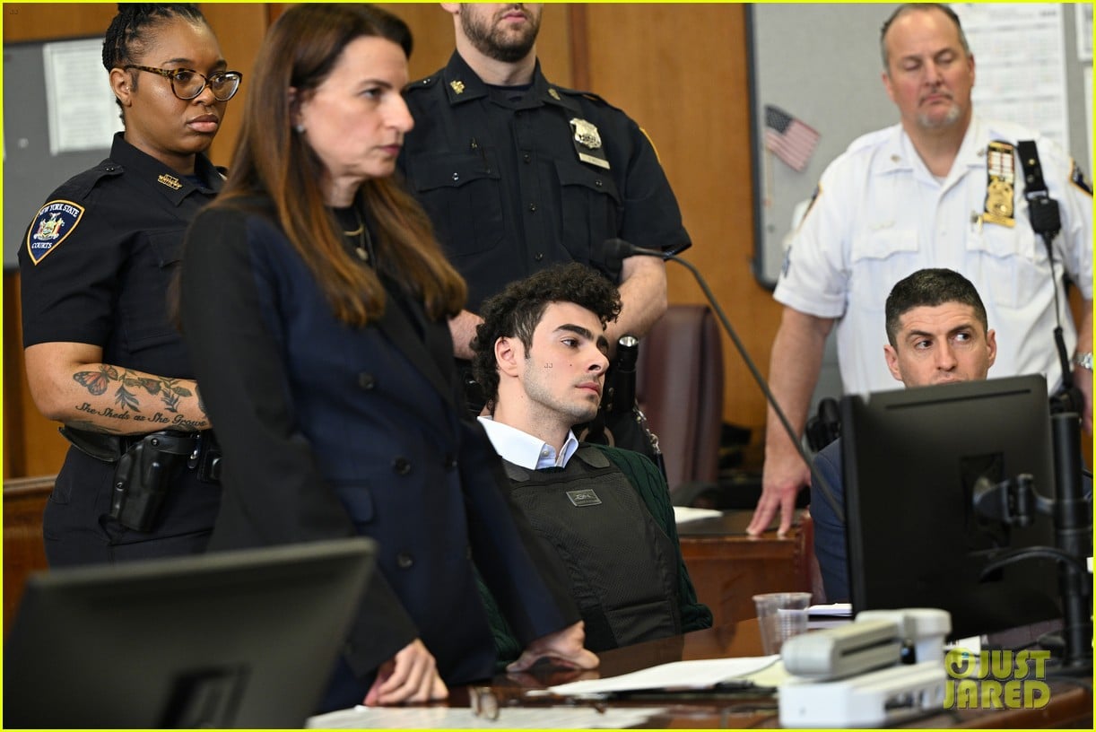 Luigi Mangione Wears Bulletproof Vest for Court Appearance as Lawyer ...