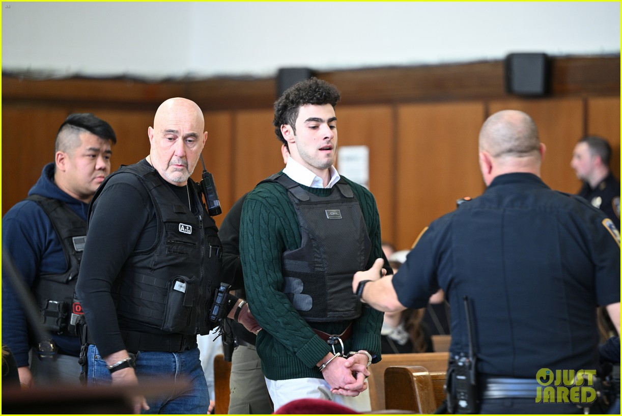 Luigi Mangione Wears Bulletproof Vest for Court Appearance as Lawyer Complains About Actors ...