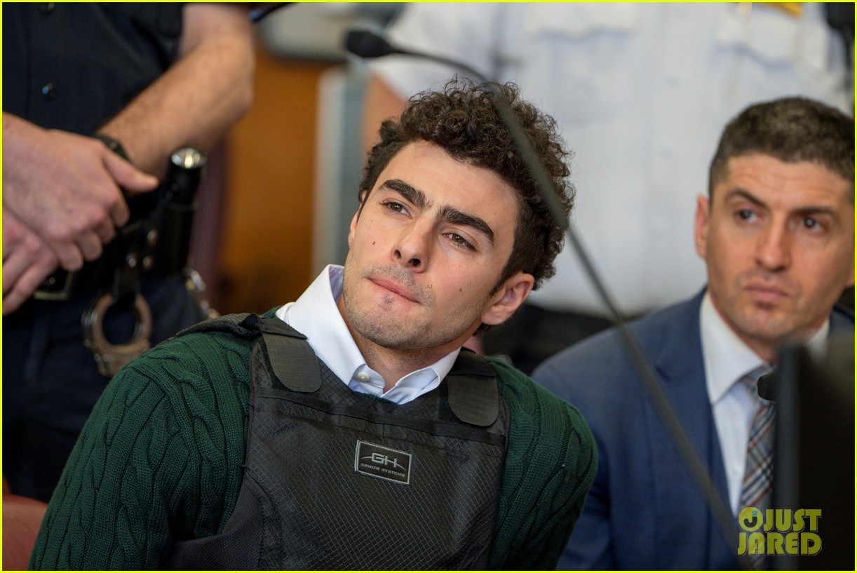 Luigi Mangione Wears Bulletproof Vest for Court Appearance as Lawyer Complains About Actors ...
