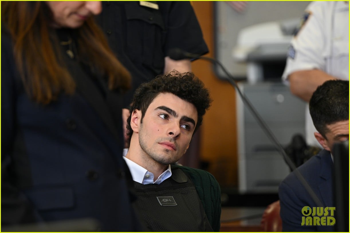 Luigi Mangione Wears Bulletproof Vest for Court Appearance as Lawyer Complains About Actors ...