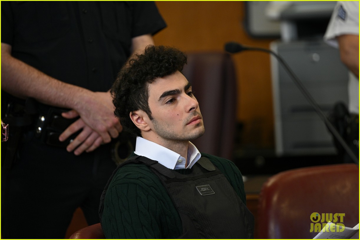 Luigi Mangione Wears Bulletproof Vest for Court Appearance as Lawyer Complains About Actors ...