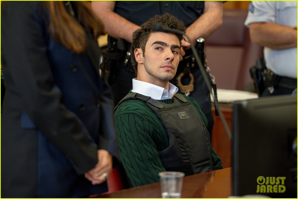 Luigi Mangione Wears Bulletproof Vest for Court Appearance as Lawyer Complains About Actors ...