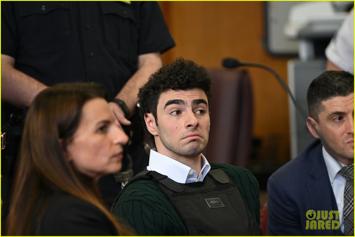 Luigi Mangione Wears Bulletproof Vest for Court Appearance as Lawyer Complains About Actors ...