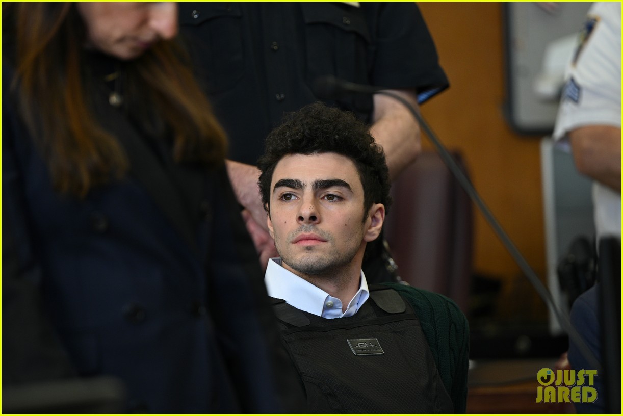 Luigi Mangione Wears Bulletproof Vest for Court Appearance as Lawyer Complains About Actors ...