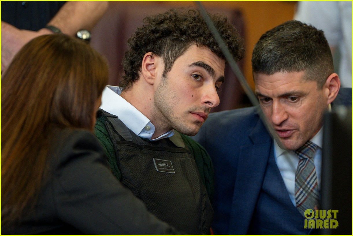 Luigi Mangione Wears Bulletproof Vest for Court Appearance as Lawyer Complains About Actors ...